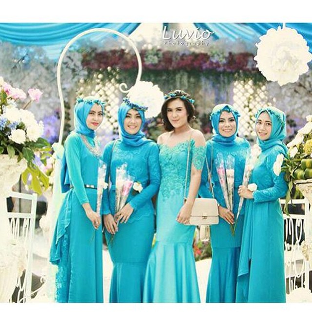 Kebaya Hijab Panjang Biru - Inspirasi Kebaya Indonesia
