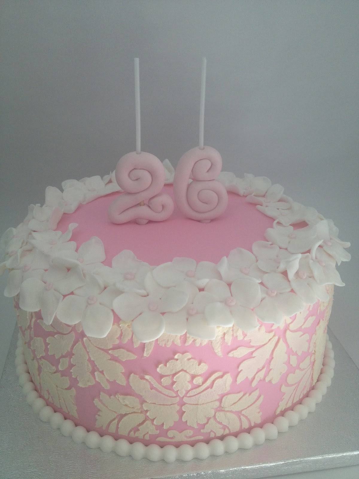 Cakelandia Dulce: TARTA ROSA Y ELEGANTE