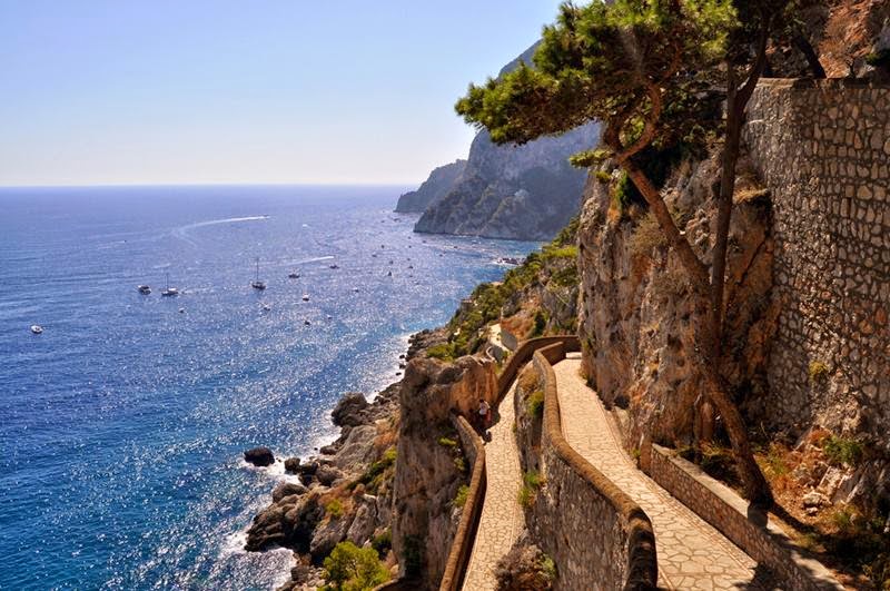 PAVAN MICKEY: Famous streets of the island of Capri, Italy