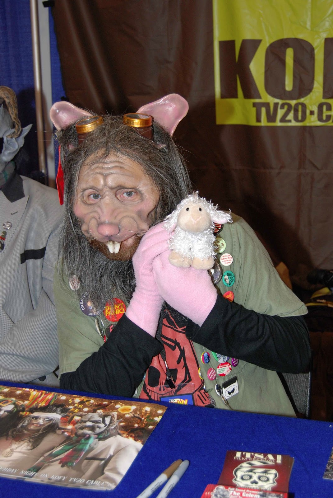 Baaart got to hang with the KOFY creepy movie time guys!