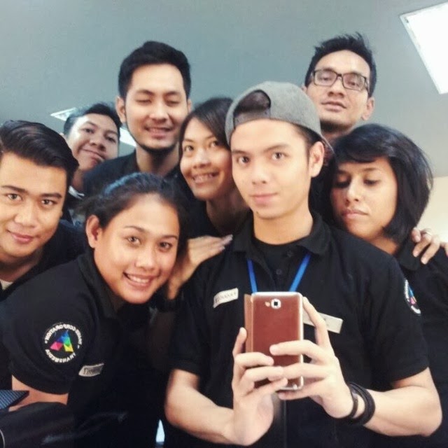 Azzam Alfa: FOTO Crew/Kru TRANS TV YKS Yuk Keep Smile #23