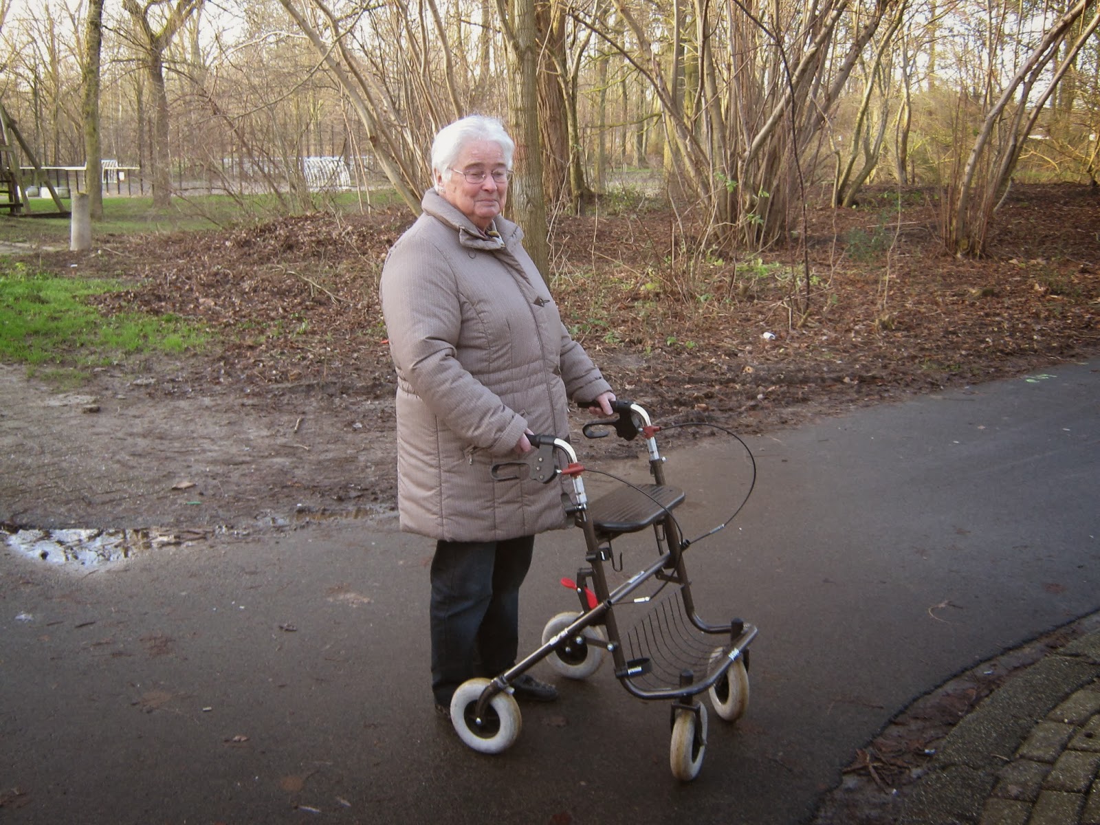 BEIJUMNIEUWS: MET DE ROLLATOR AAN DE WANDEL