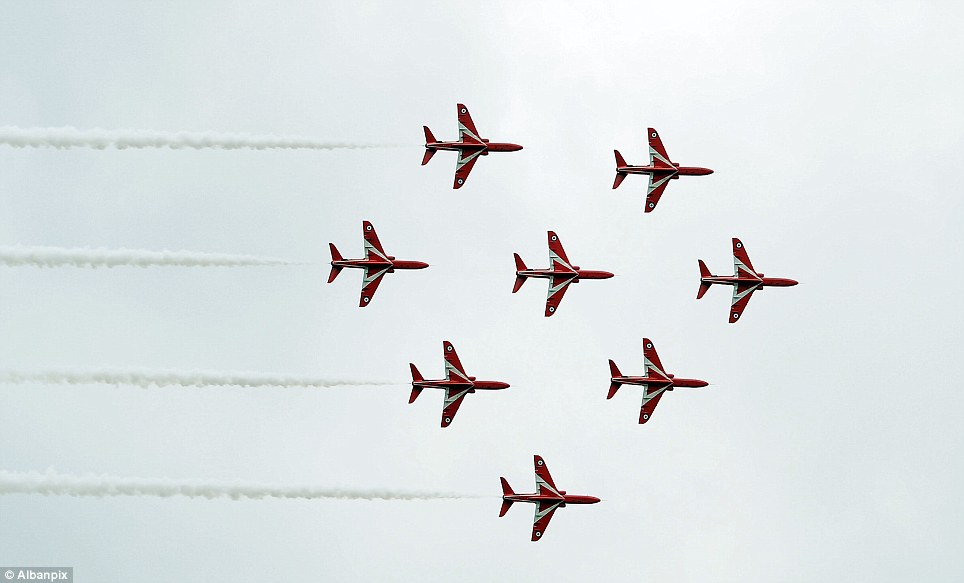 The AirplaneNut: Red Arrows practice formations for the first time ...