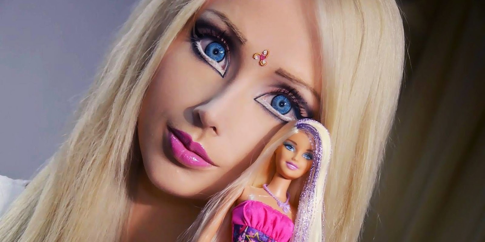 ModeratePoli: Last outpost of crazy: Barbie impersonators