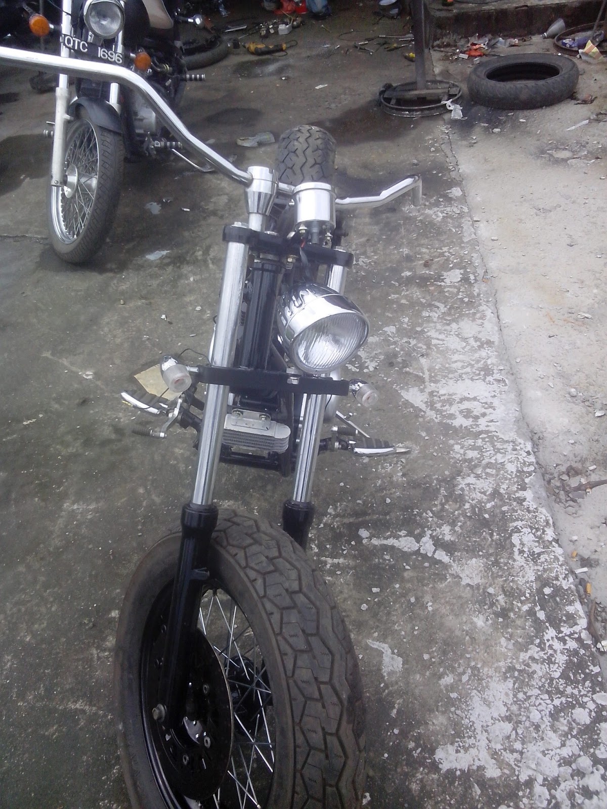 Lobong Custom Motorcycle: Kawasaki Jaguh 175cc "The Green Joker Bike"