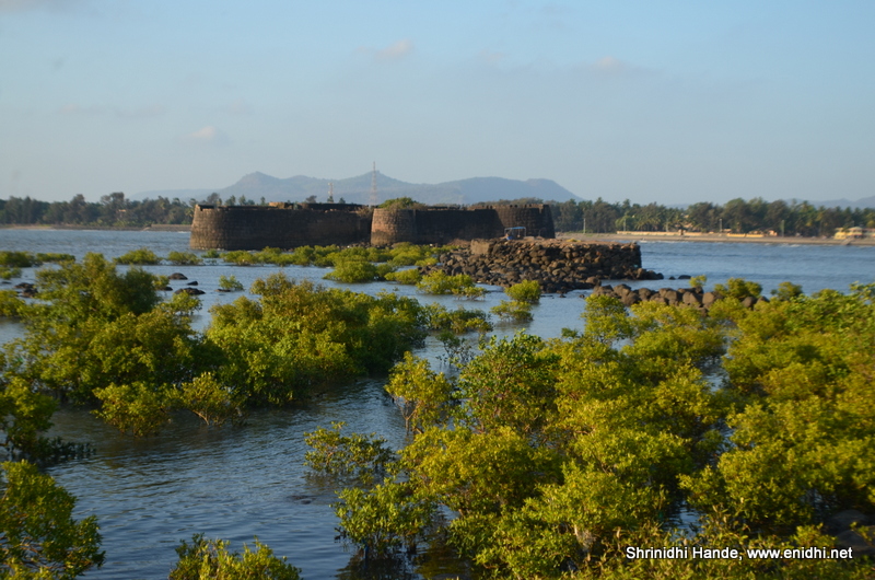 Kolaba Fort off Alibaug, Maharashtra - eNidhi India Travel Blog