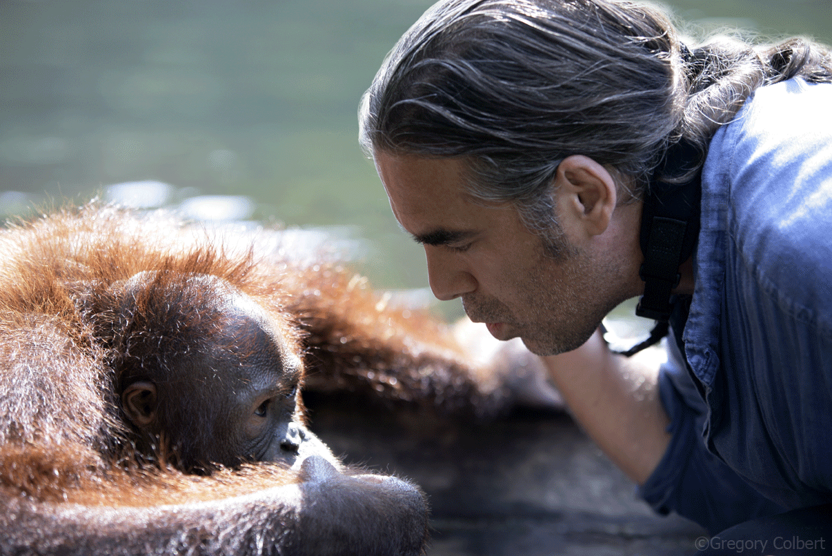 Comunica con E: GREGORY COLBERT, simbiosis hombre-animal