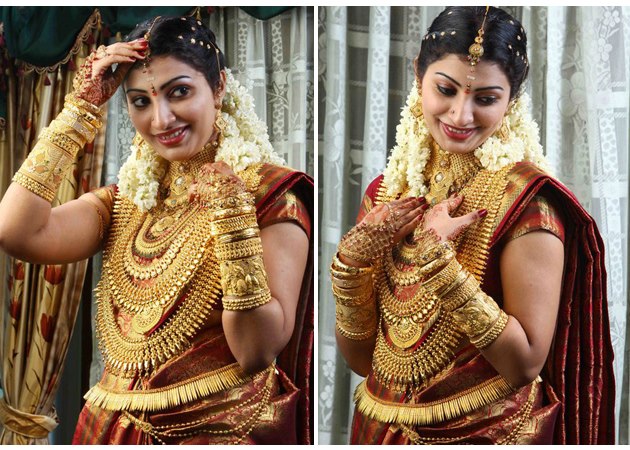 Beautiful Indian Girls: Indian bride wearing lots of gold jewels