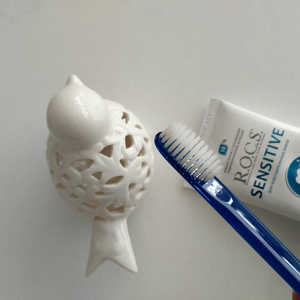 Rocs Sensitive Beyazlatıcı Diş Macunu ve Rocs Sensitive Soft Diş Fırçası