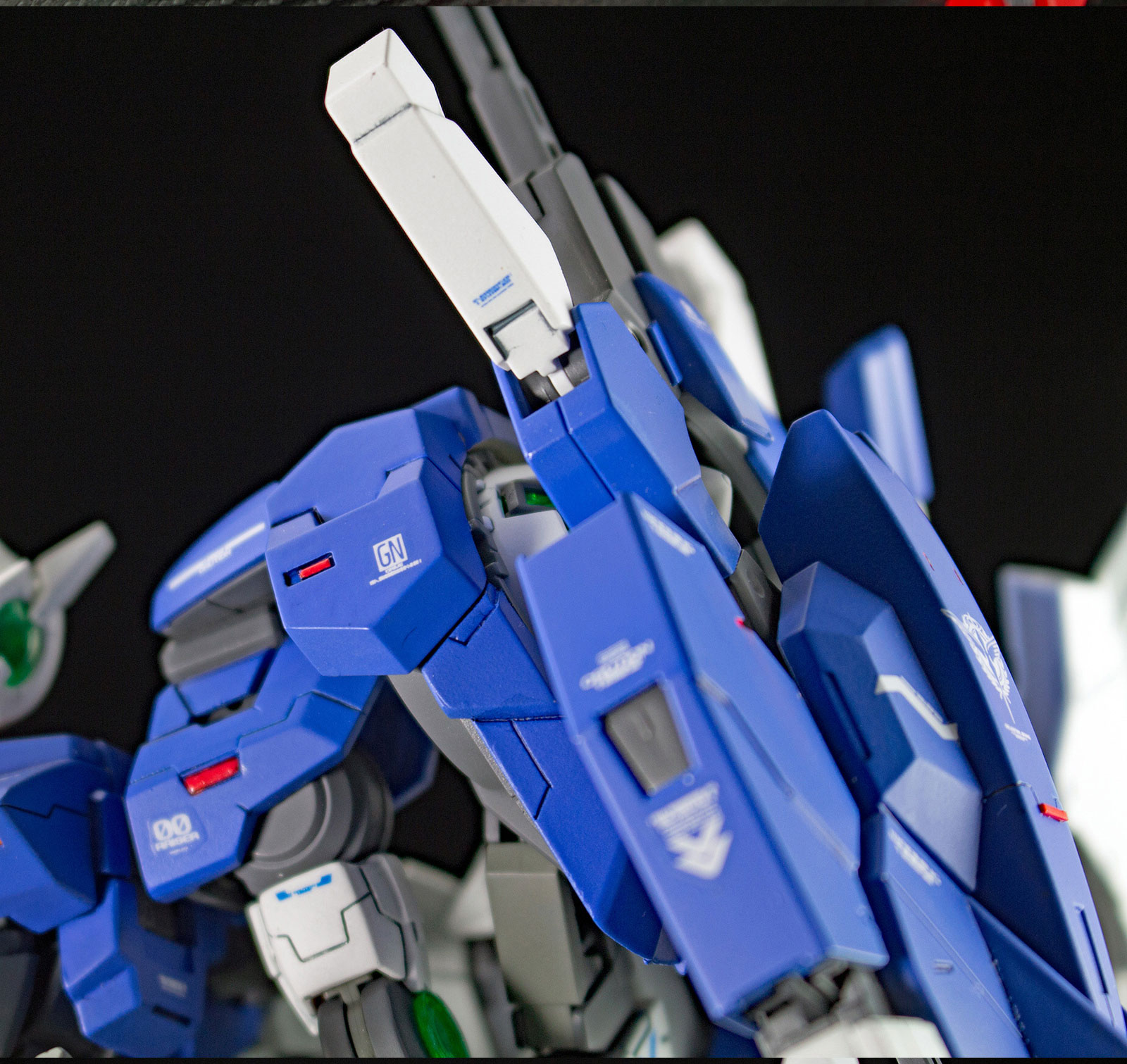 Custom Build: MG 1/100 GN-0000 + GNR-010 / XN 00 00 Raiser Seven Sword / G