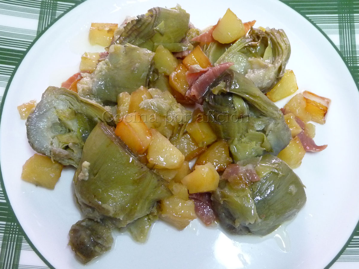 Cocina por afición: Alcachofas salteadas con patatas al sabor de jamón