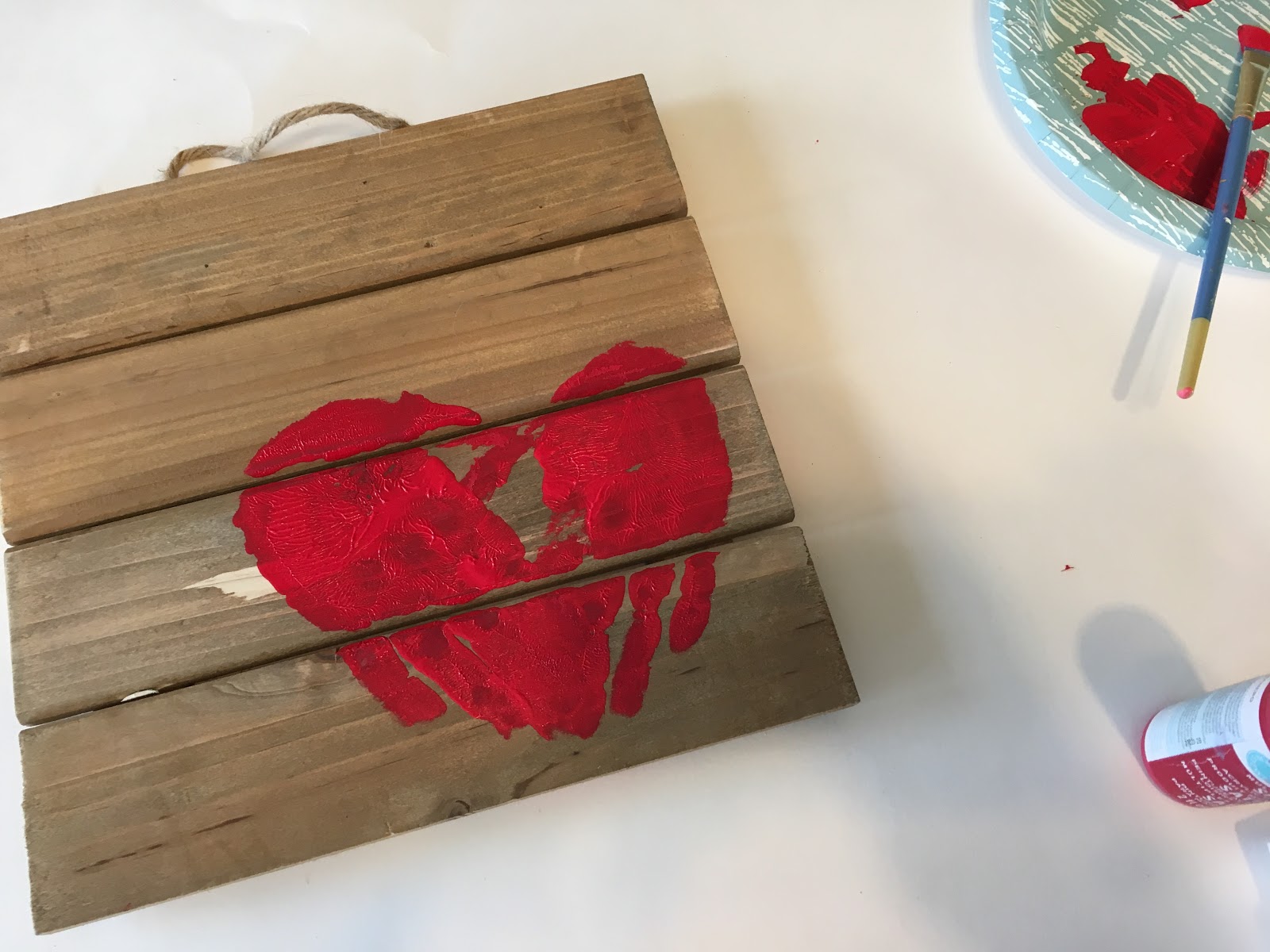 bybmg: Valentine Heart Handprint Art