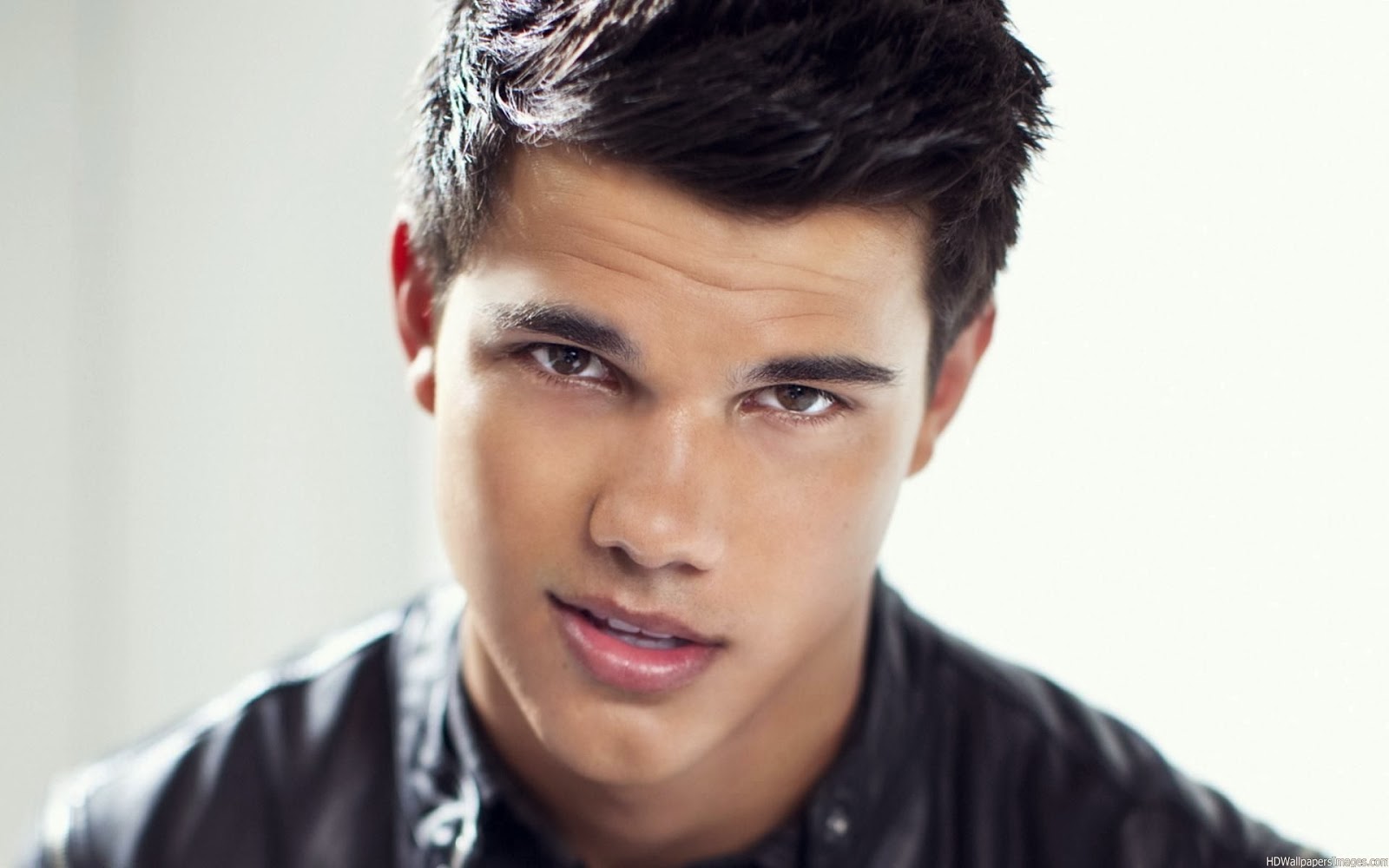Taylor Lautner, cumple 22 años ~ cotibluemos