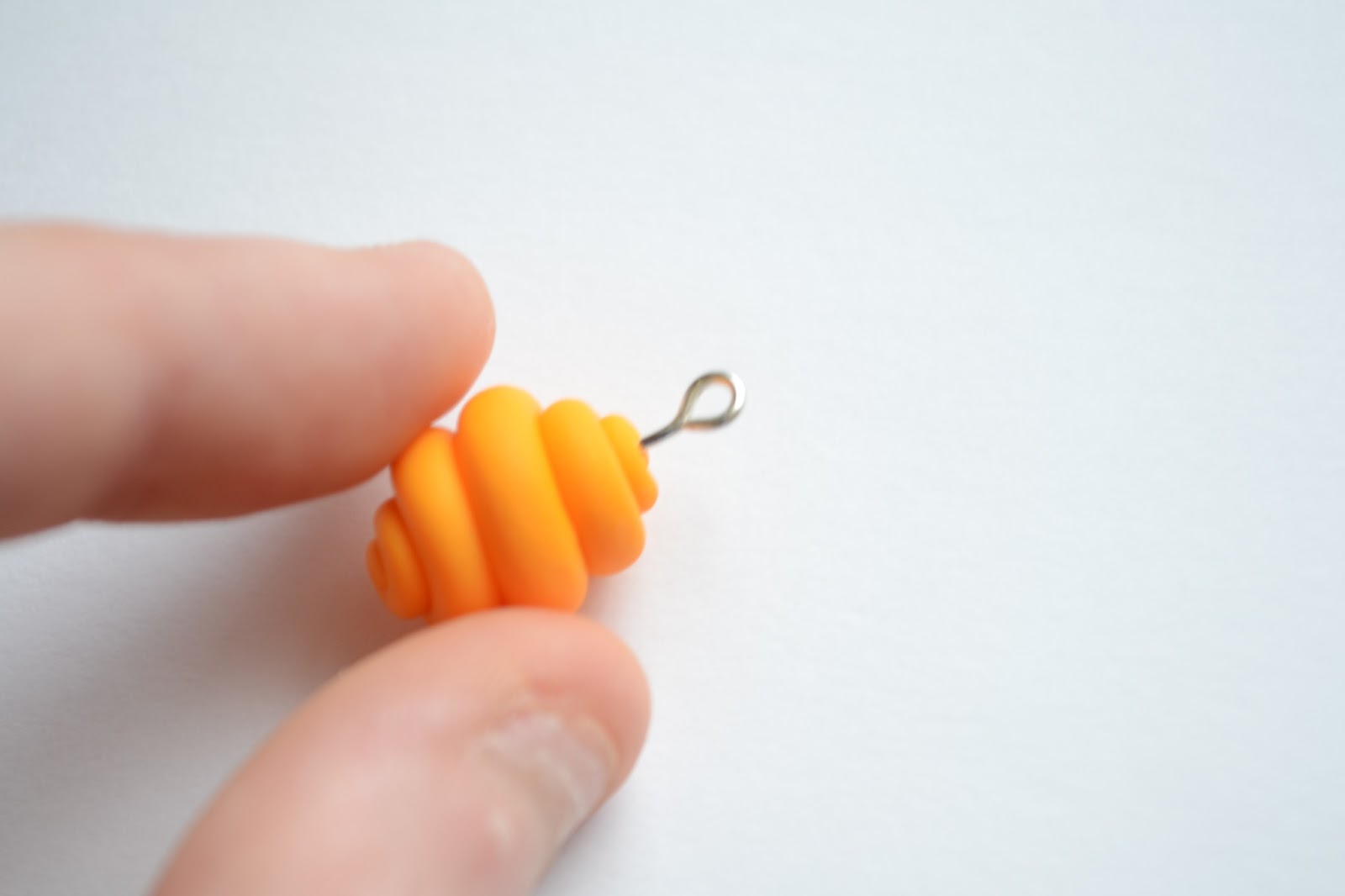 Linnypig's Crafty Blog: Tutorial: How I make Polymer Clay Beehives