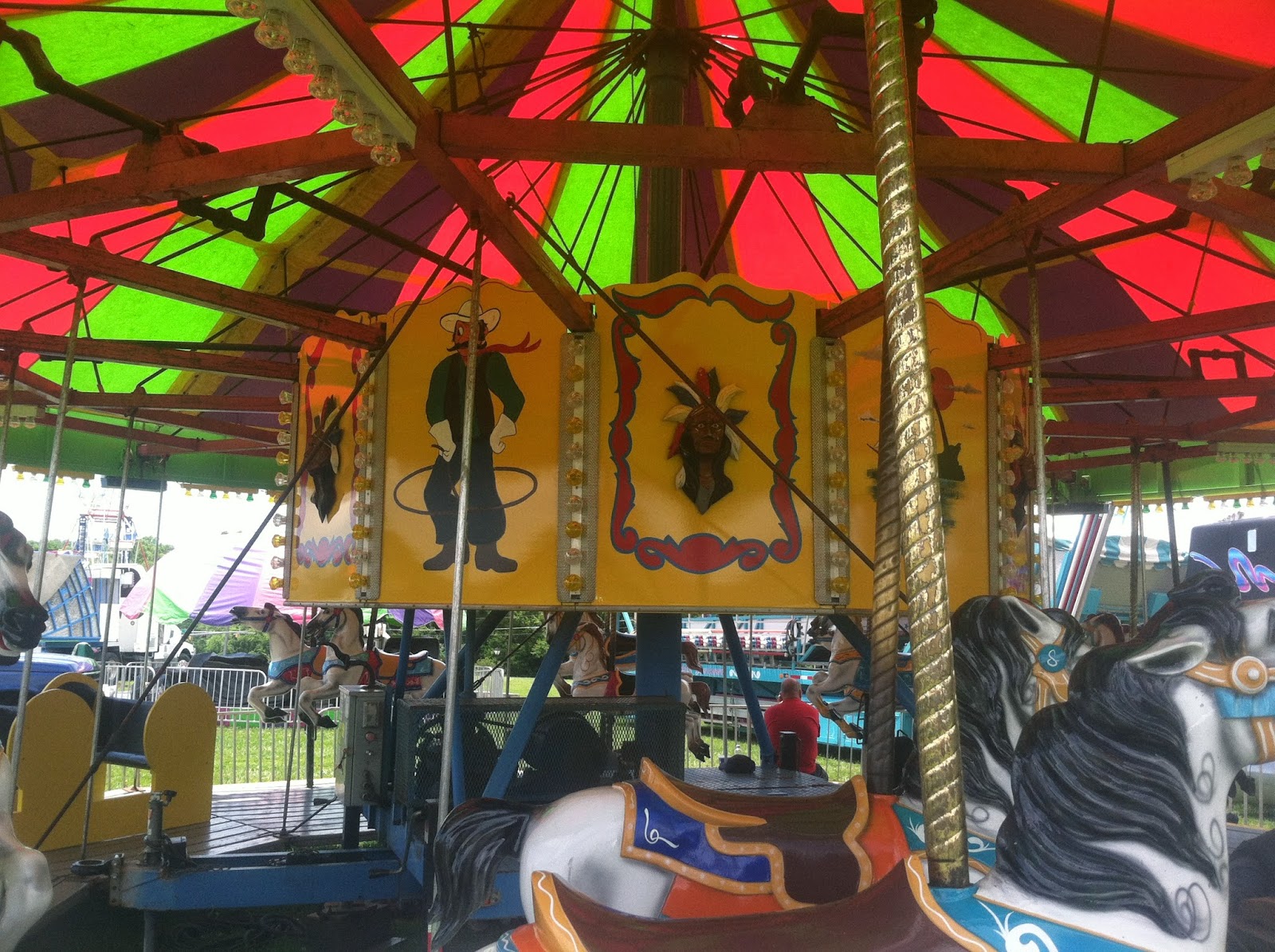 Carnival Chasing : Snyders Amusements setting up the Middletown ...
