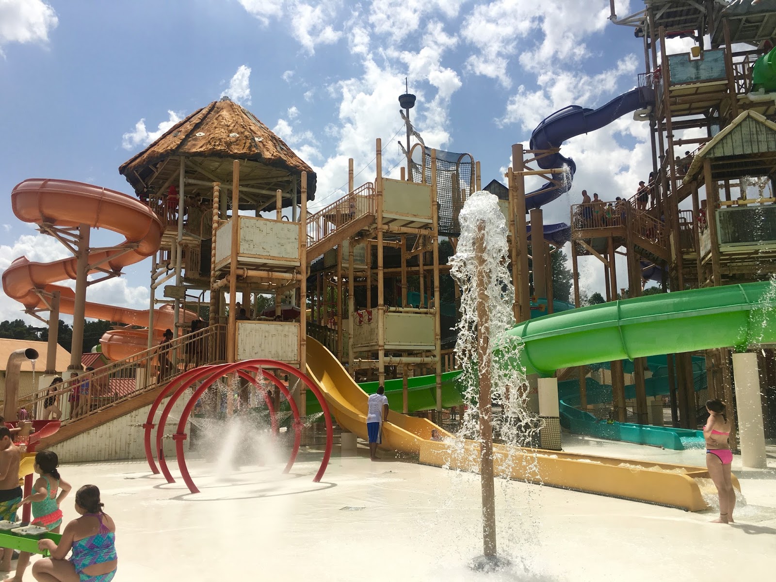 Magnolia Mamas : Atlanta Attractions: Six Flags & Hurricane Harbor