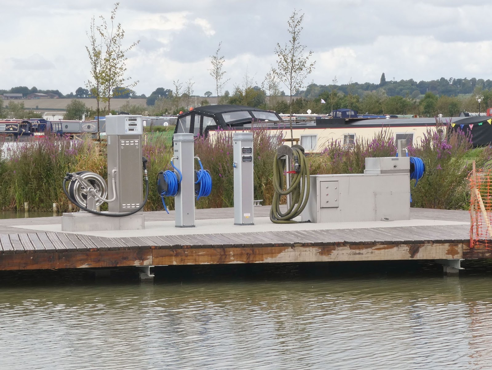 and Millie makes three: Dunchurch Pools Marina (North Oxford Canal ...