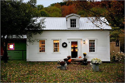 Content in a Cottage: Cottage with Fall Decor
