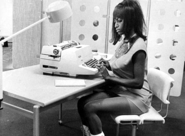 At the Office: 36 Interesting Pics Show How Work Has Changed Since the ...