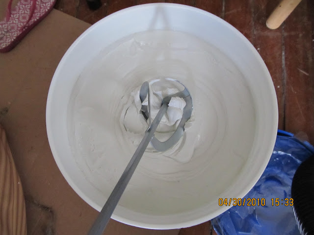 House Hugger: Playing in Mud -- How to Mix Drywall Joint Compound