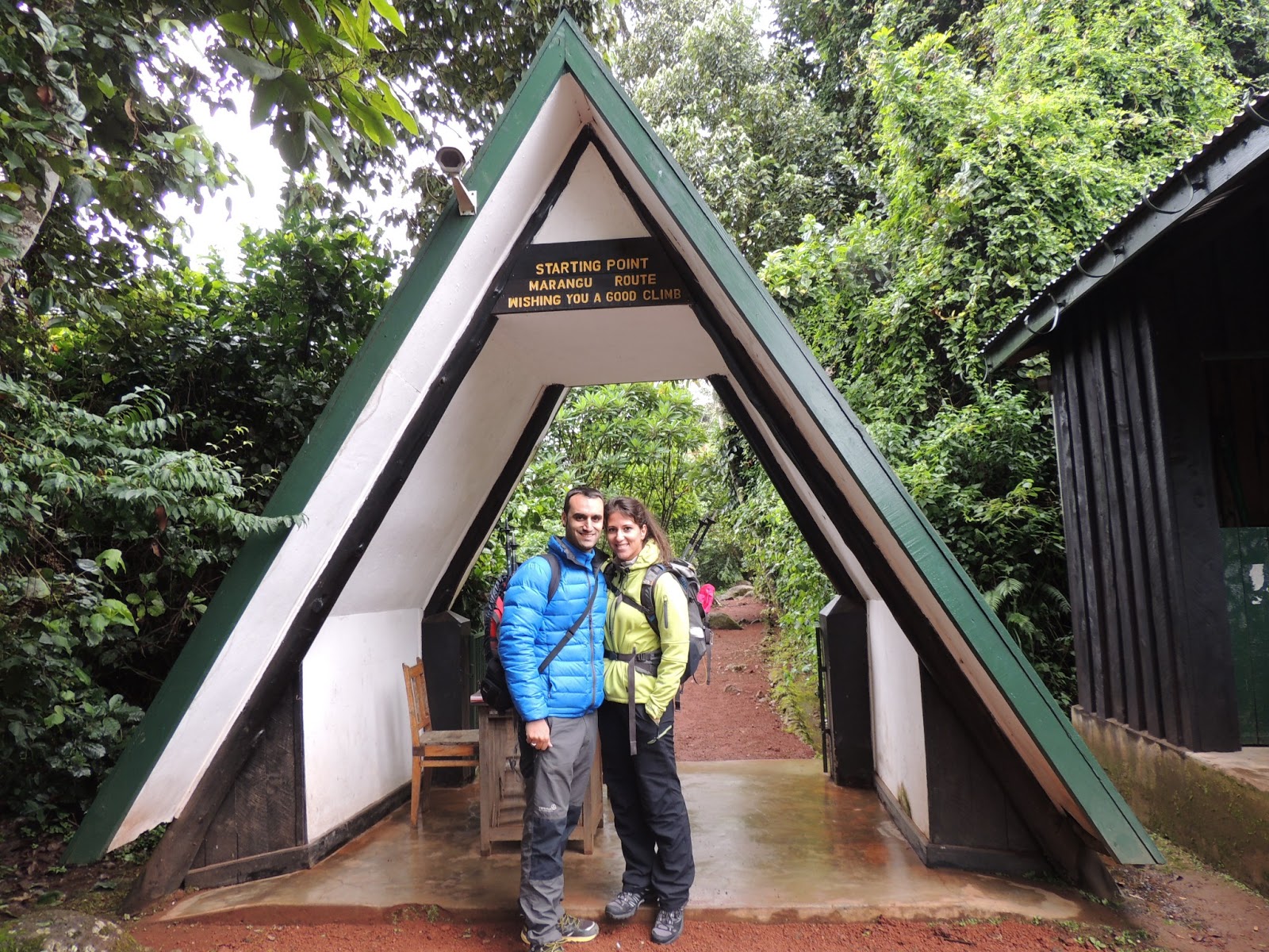 SIEMPRE HAY UN RETO: 1º día, Marangu Gate (1.840 m.) - Mandara Hut (2. ...