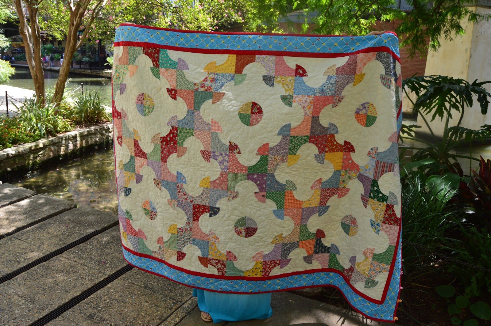 Missy's Homemaking Adventures: Drunkard's Path Quilt