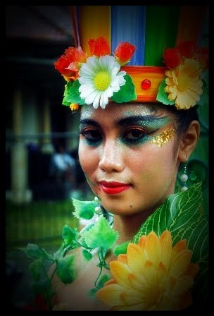 Naphz Photoblog: Festifal Kostum Bunga 04 April 2010 @ Malang