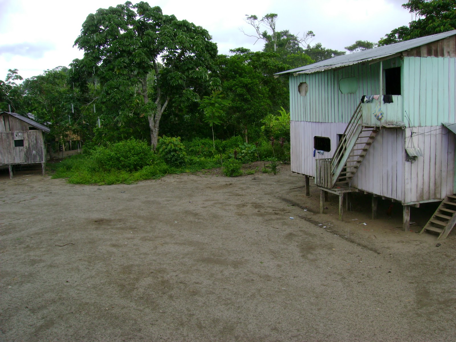 NACIONALIDADES Y PUEBLOS: Casas de los Cofanes