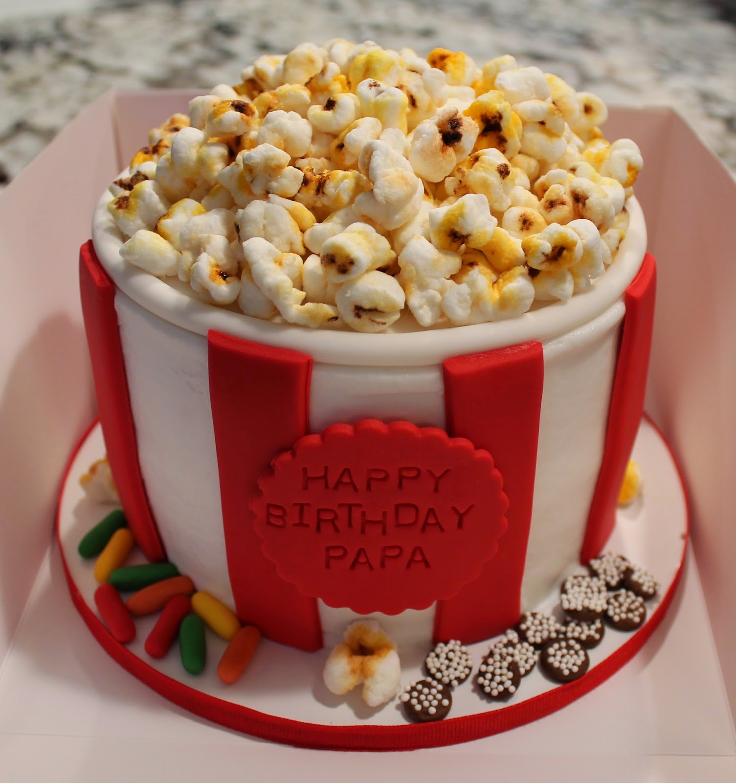 Creative Cakes by Lynn: Popcorn bin cake