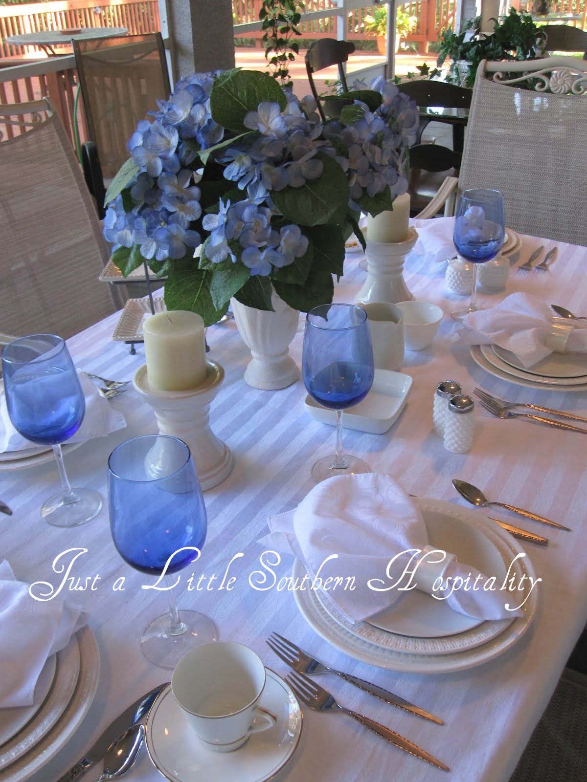 Just a Little Southern Hospitality: Dinner in White.......