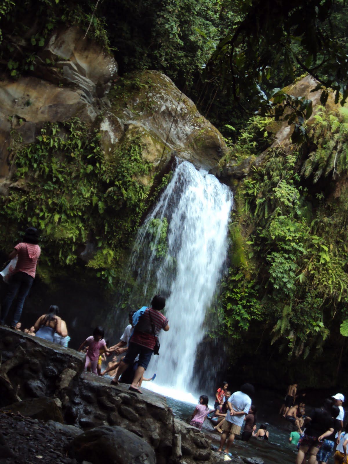PLACES - tRaVeL TiMe: MaJaYjaY FalLs - LaGuNa mAy 2010