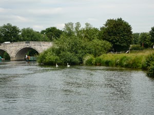 DREAMER NARROWBOAT: Molesey Lock to Laleham