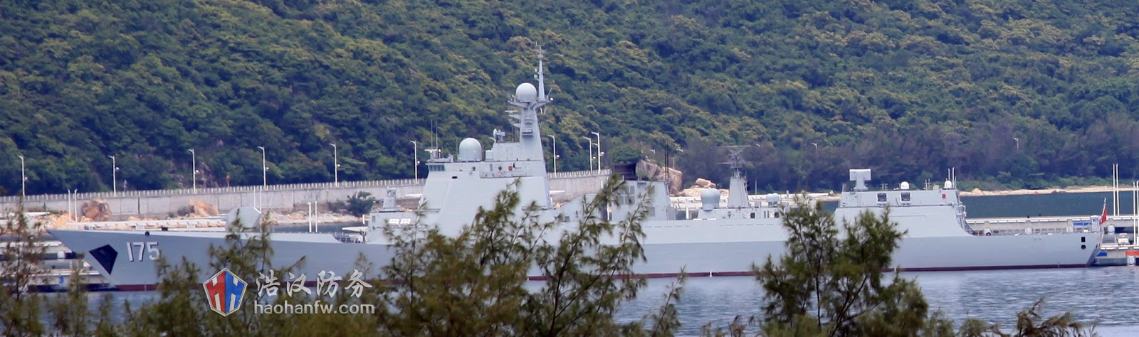 China Defense Blog: Photo of the day: Dalian shipyard's 2nd and 3rd ...