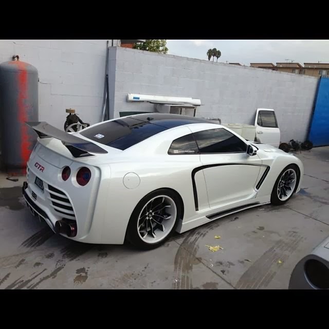 Modifikasi Nissan GT-R R35 dengan Konsep Godzila ~ Info Otomotif