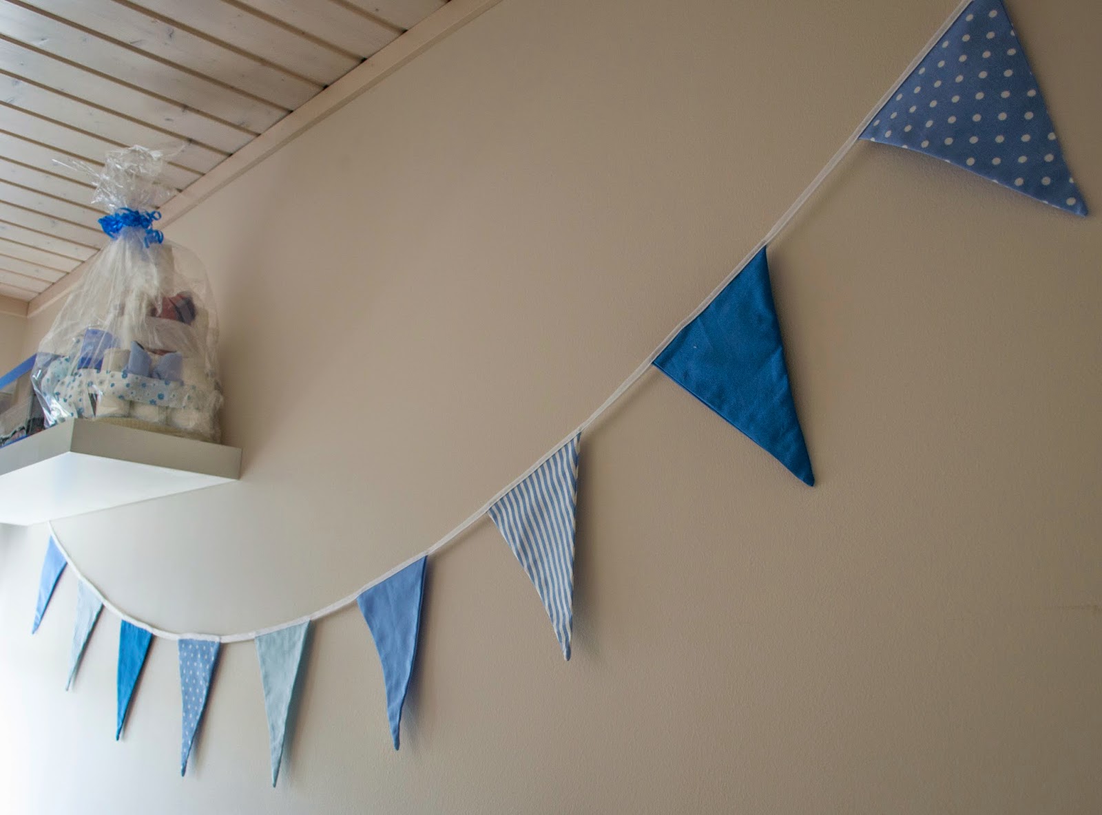 Ett hem i Laihela: Vimplar