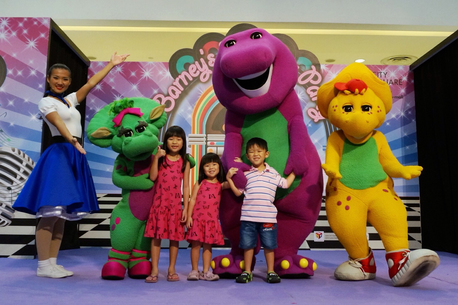 Barney’s Jukebox Party ‘Live’ On Stage & Cookie Art Session