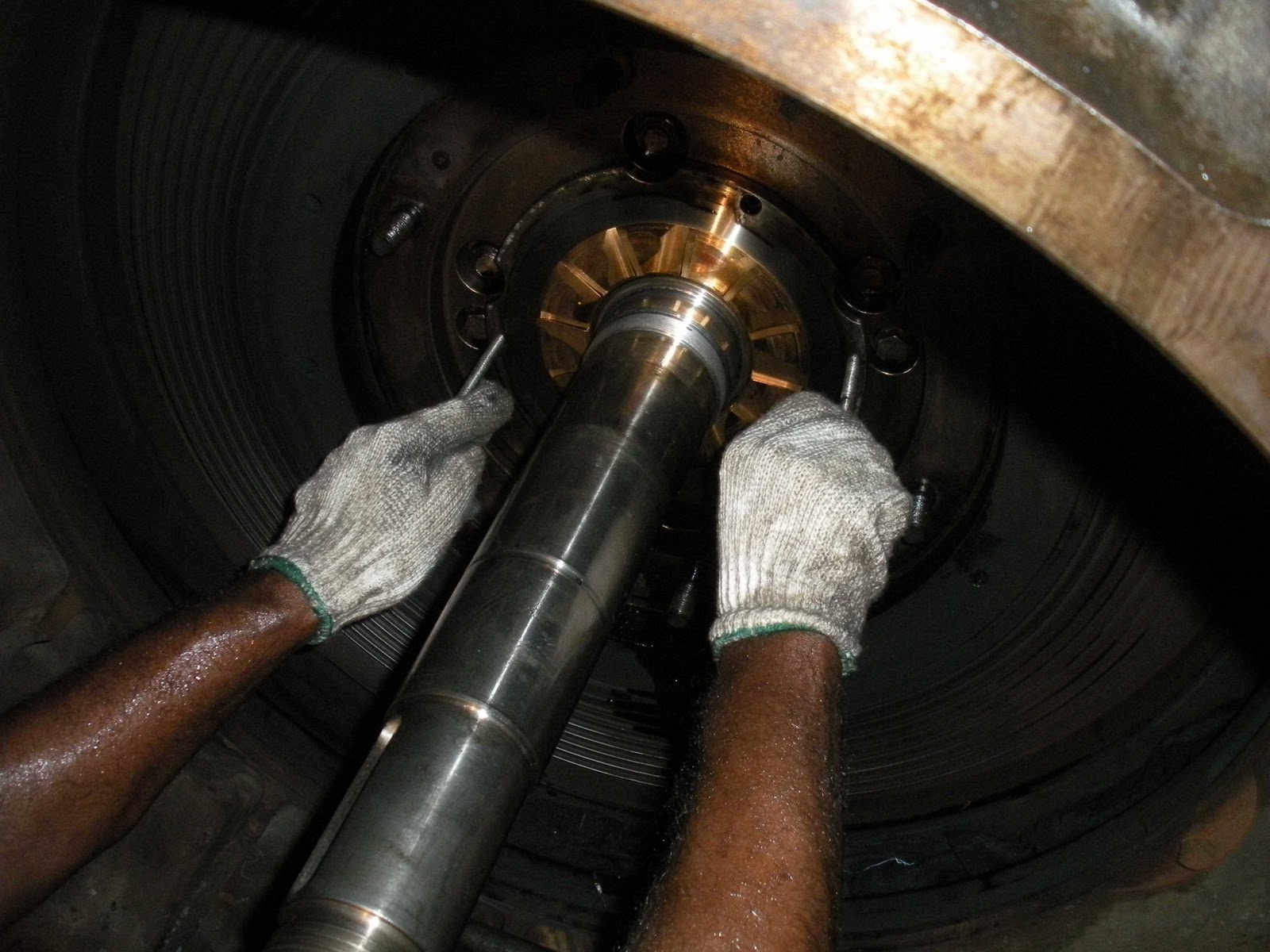 Removing and Installing Locating Bearing -MAN B&W NA 57 TC - HFO POWER ...