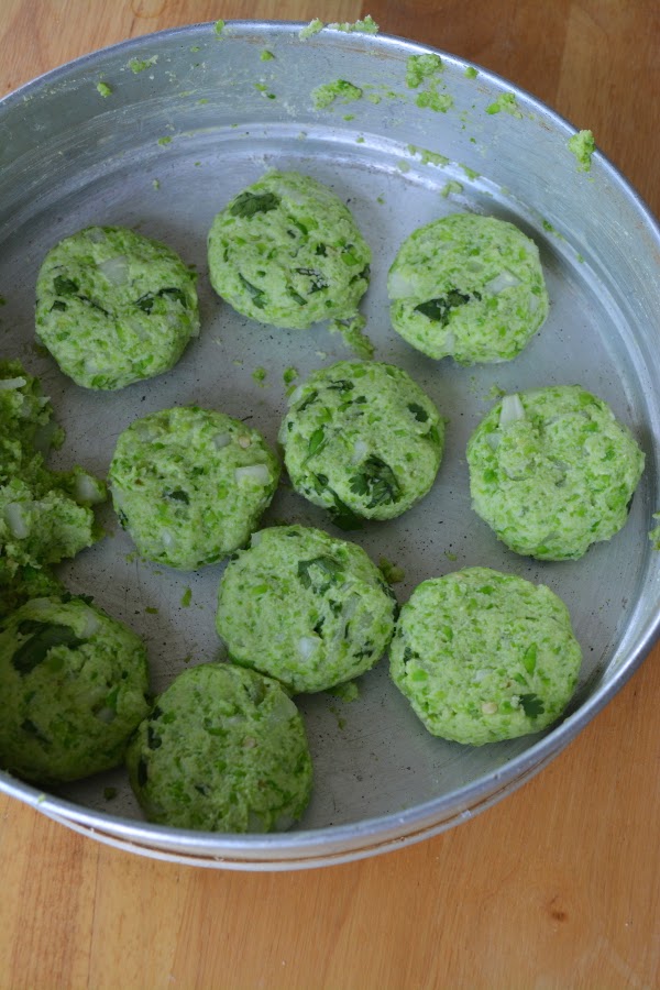 Veggie Platter: Batani Vada / Green Pea Fritters