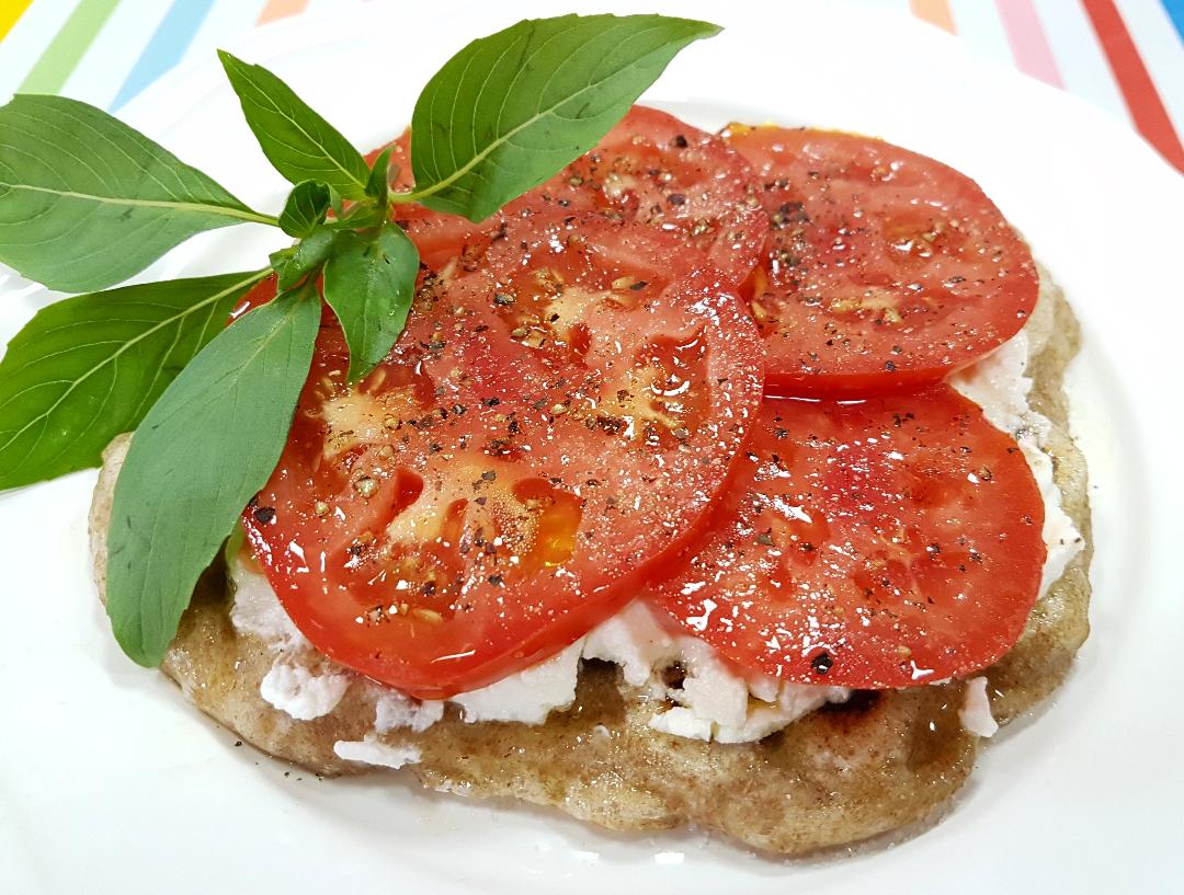 Maryam's Culinary Wonders: 1223. Fresh Tomato Toast
