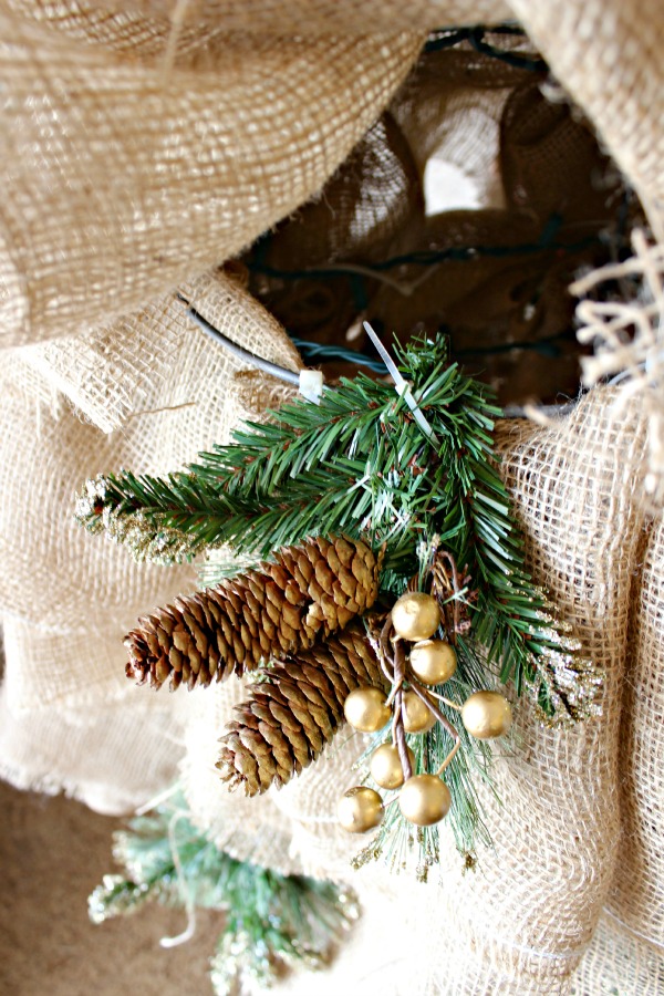 DIY BURLAP CHRISTMAS TREE TUTORIAL | Dimples and Tangles