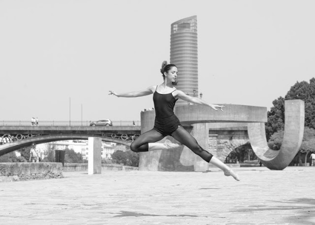 Un paseo por la danza: Raquel en el Monumento a la Tolerancia