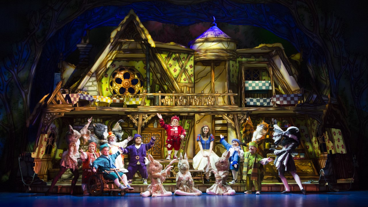 Snow White, New Victoria Theatre | Review | Rewrite This Story