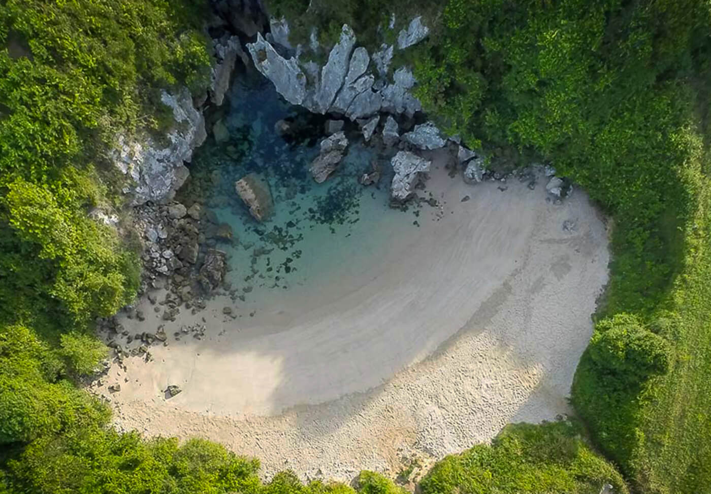 Praia de Gulpiyuri | Menor Praia do Mundo