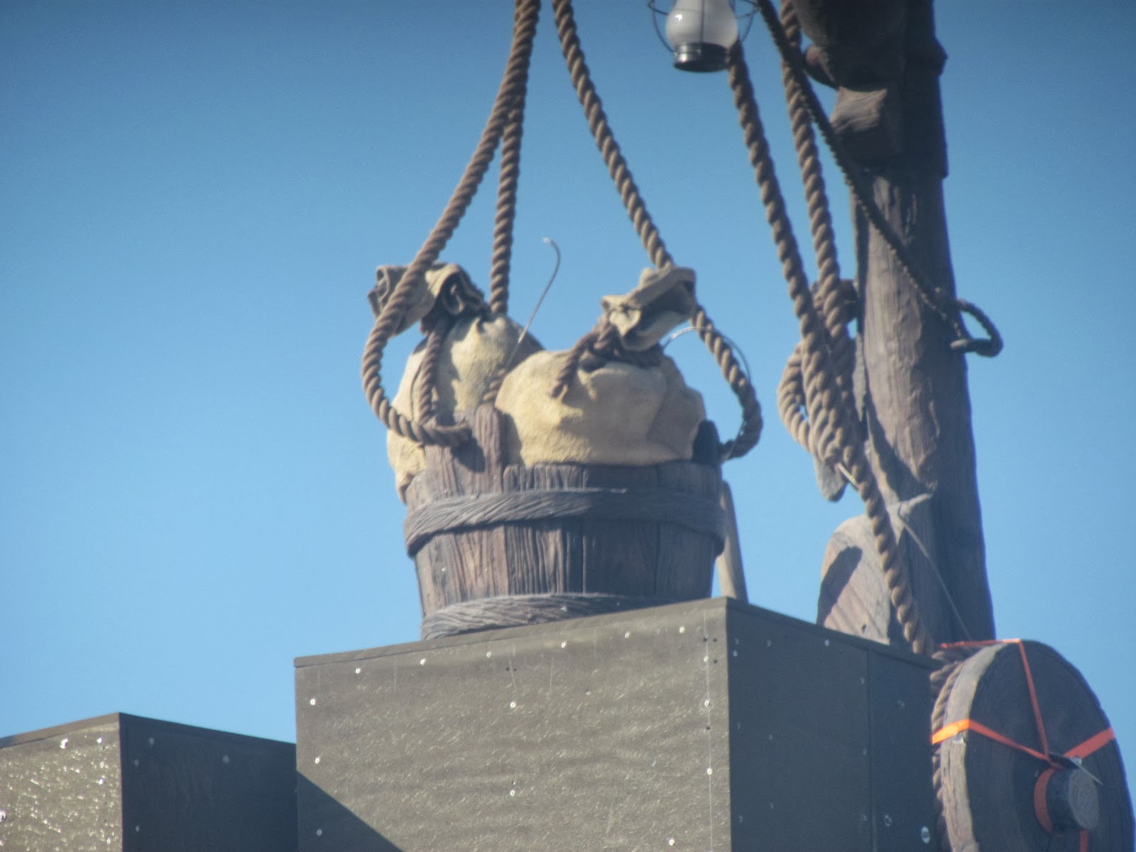 Ultimate Orlando Blog: Photo Essay of new vulture props atop Seven ...