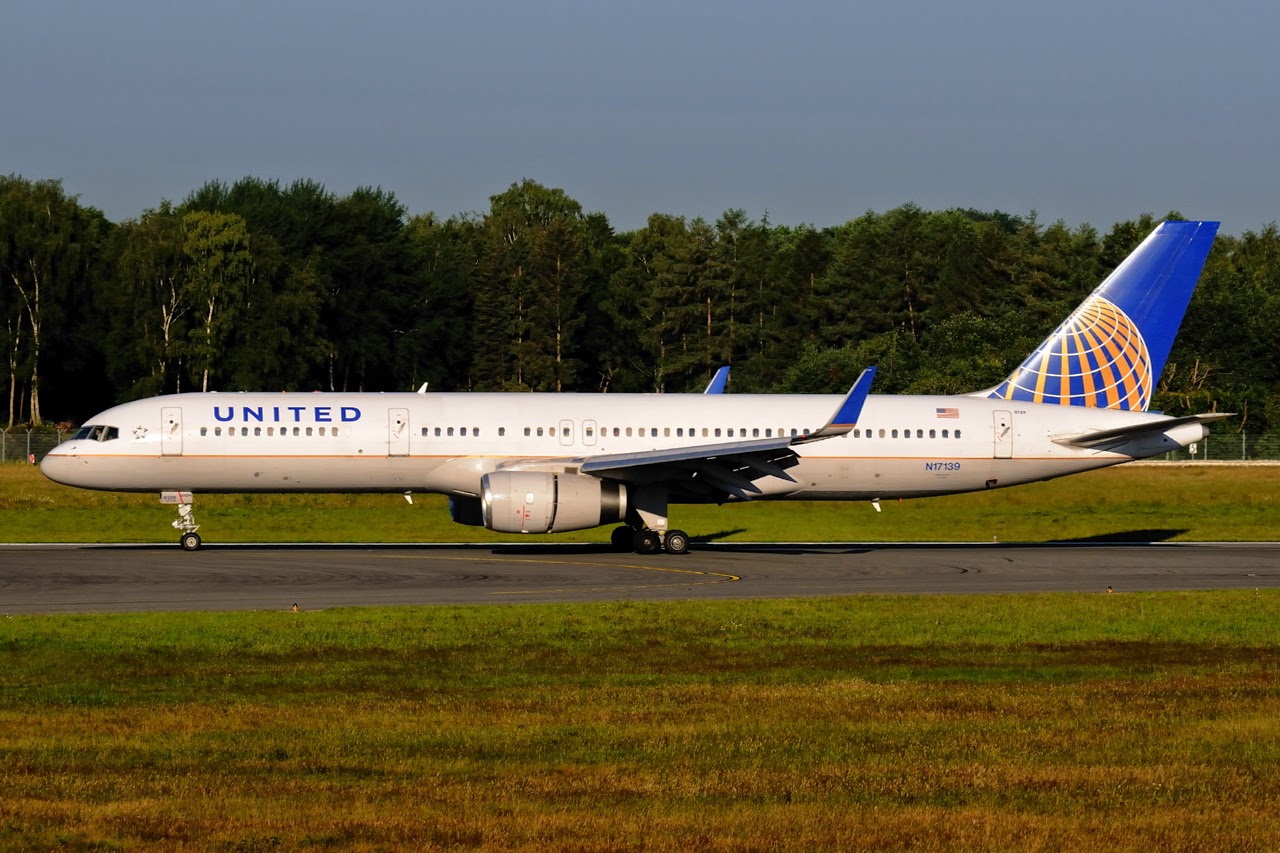 GB Special: B757-224, United, N17139,