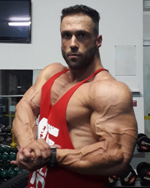 world bodybuilders pictures: brasil master hero bodybuilder Pedro Isique
