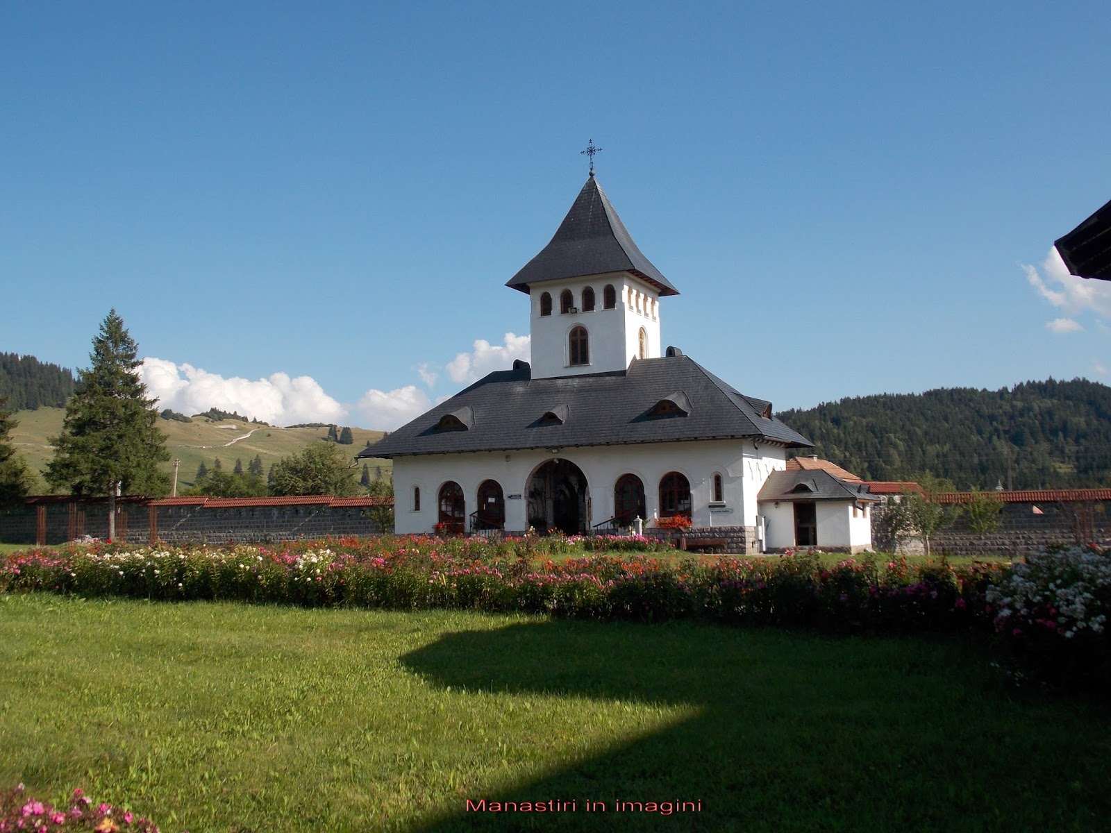 Mănăstiri în imagini: august 2016