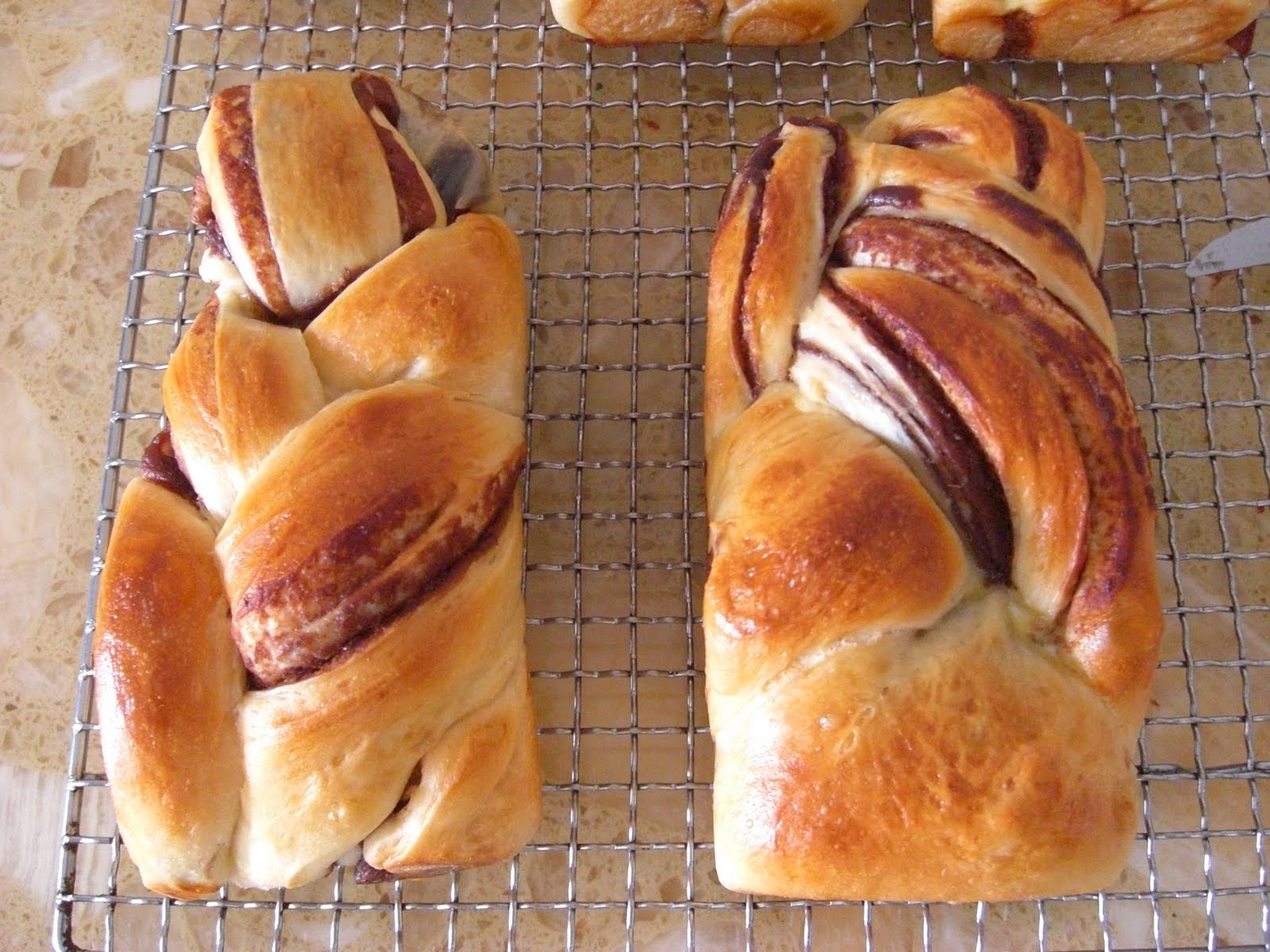 Li'l BakeShoppe: Luncheon meat n red bean bread