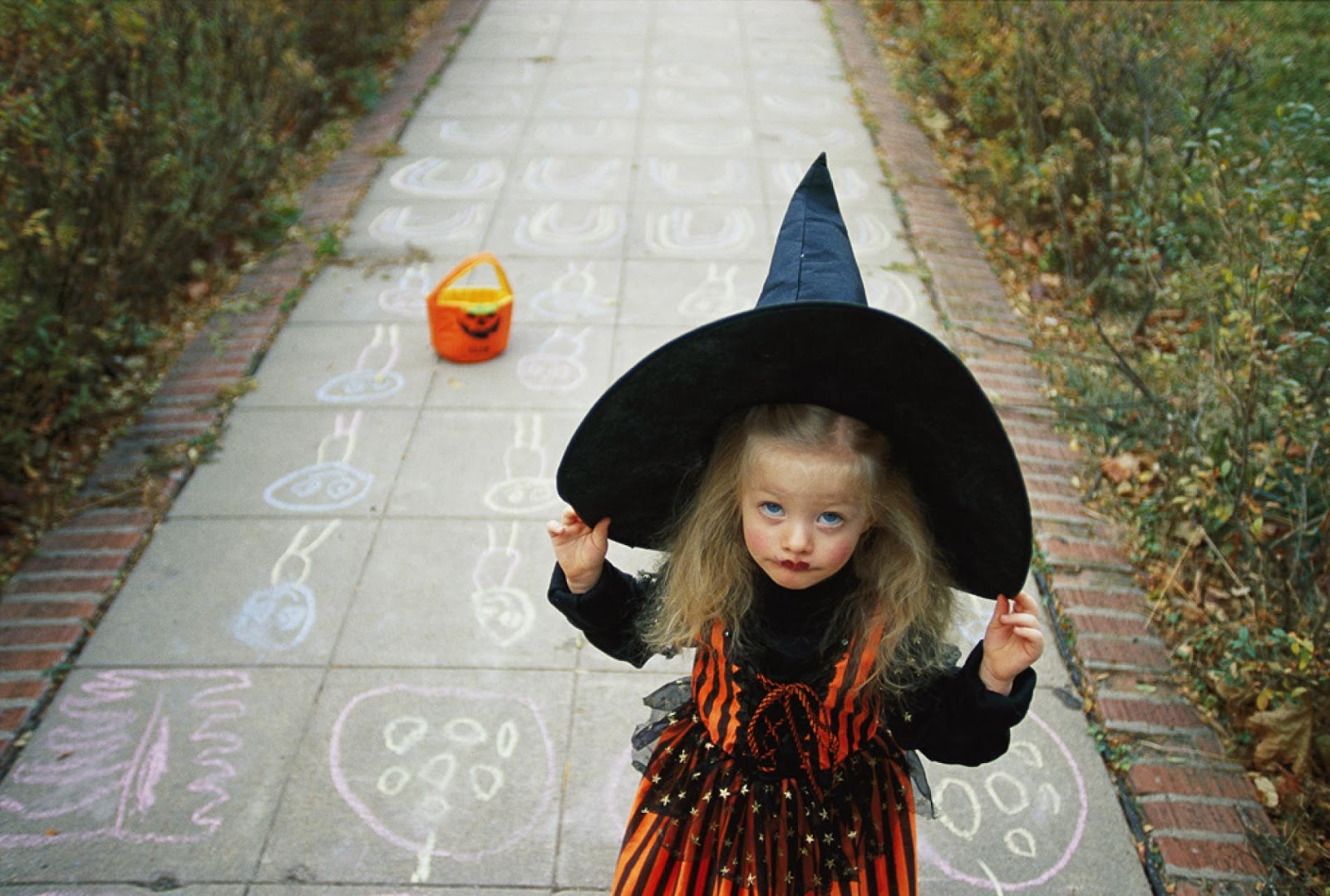 The Digital Teacher: Halloween in a cultural way at school : some resources