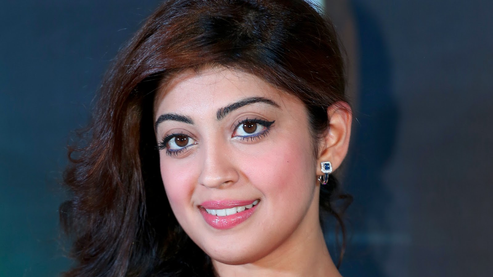 Pranitha Subhash Cute Photos in Closeup Latest HD Wallpapers - Media ...